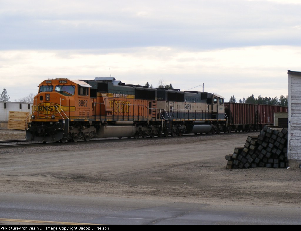 BNSF 8862 and BNSF 9463